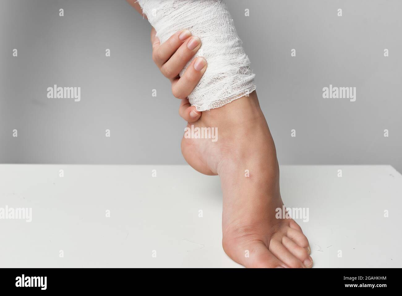 female leg injury bandaged close-up health problems Stock Photo - Alamy