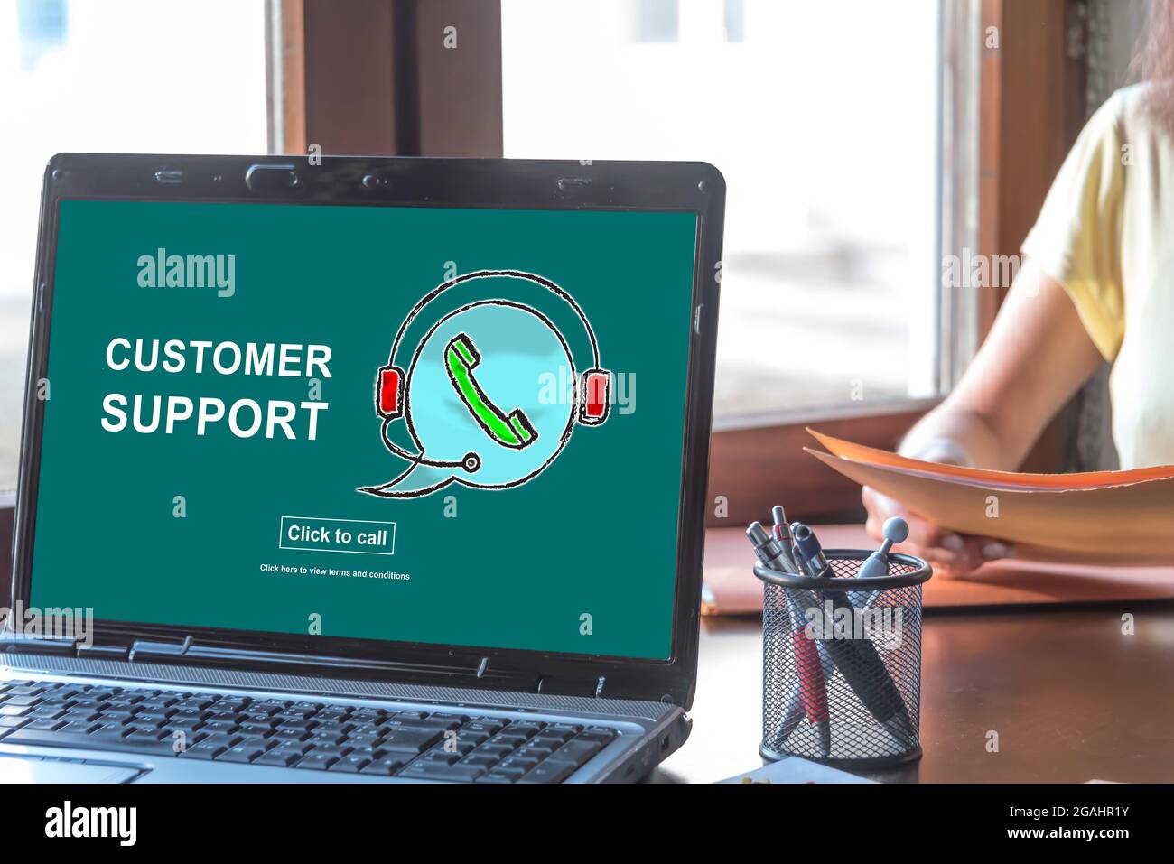 Laptop screen displaying a customer support concept Stock Photo - Alamy