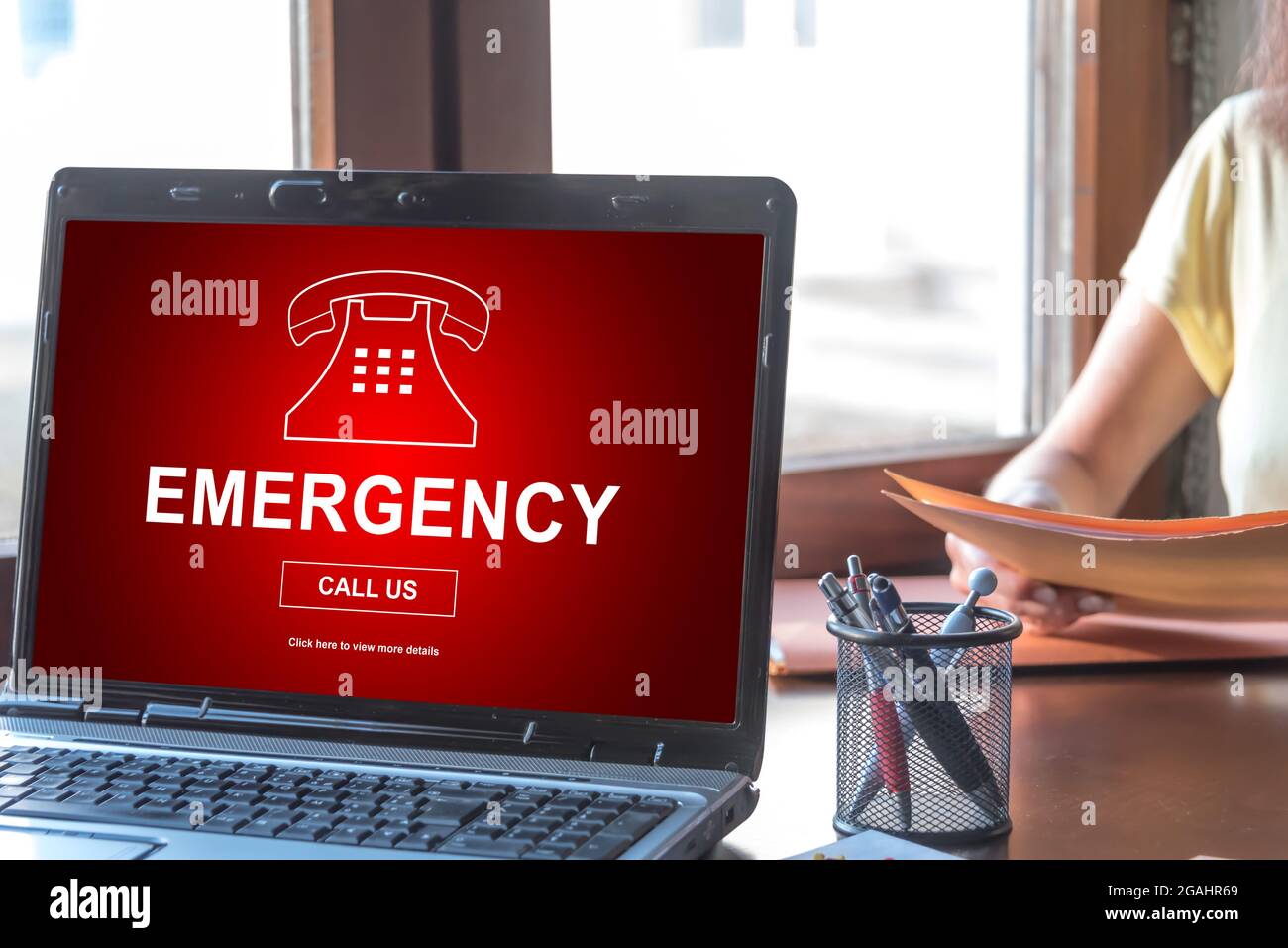 Laptop screen displaying an emergency concept Stock Photo - Alamy