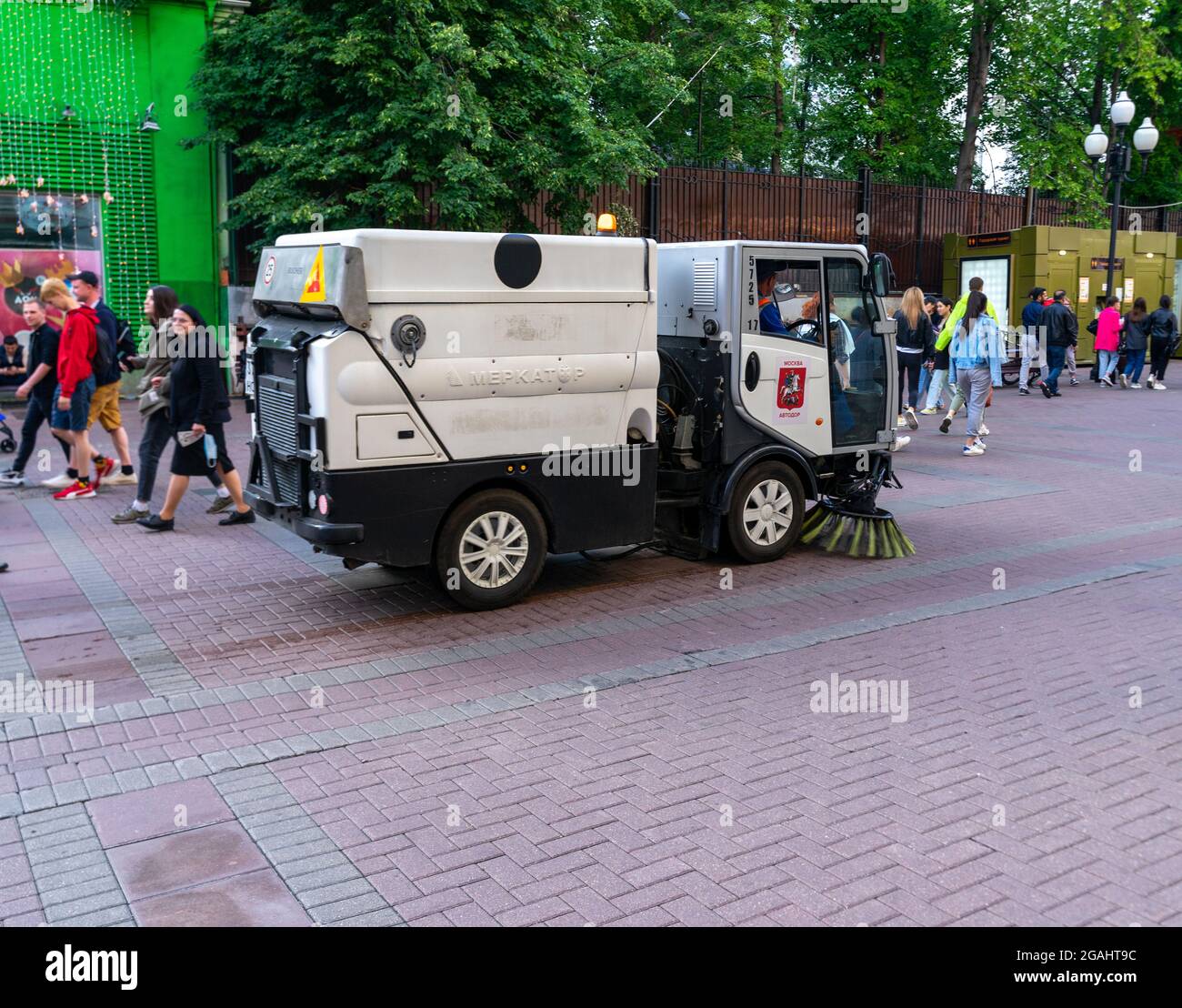 Cleaning vehicles hi-res stock photography and images - Alamy