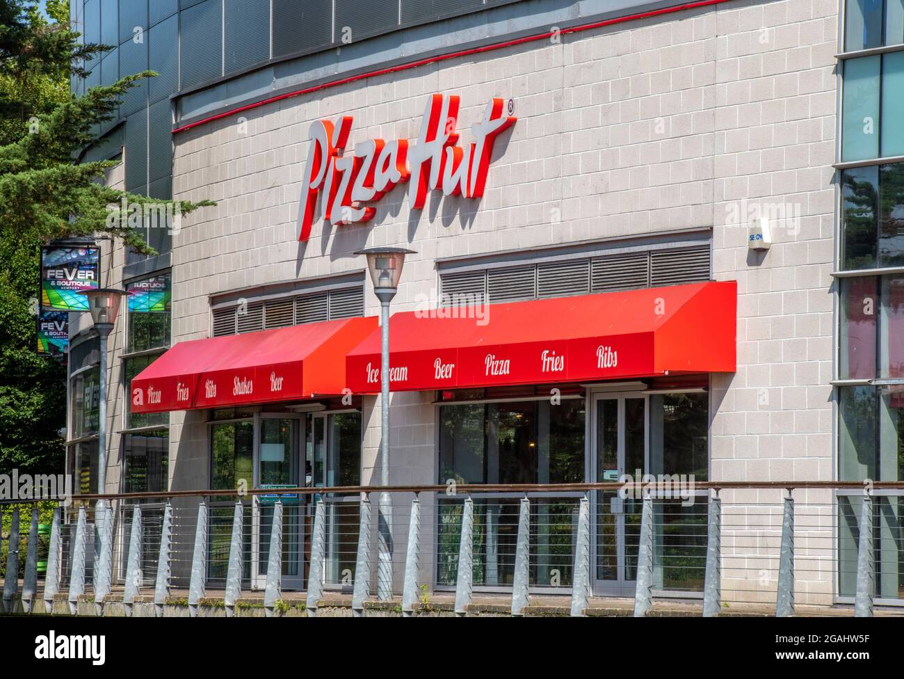 pizza hut store, pizza hut restaurant, pizza hut shop, pizza hut on ...