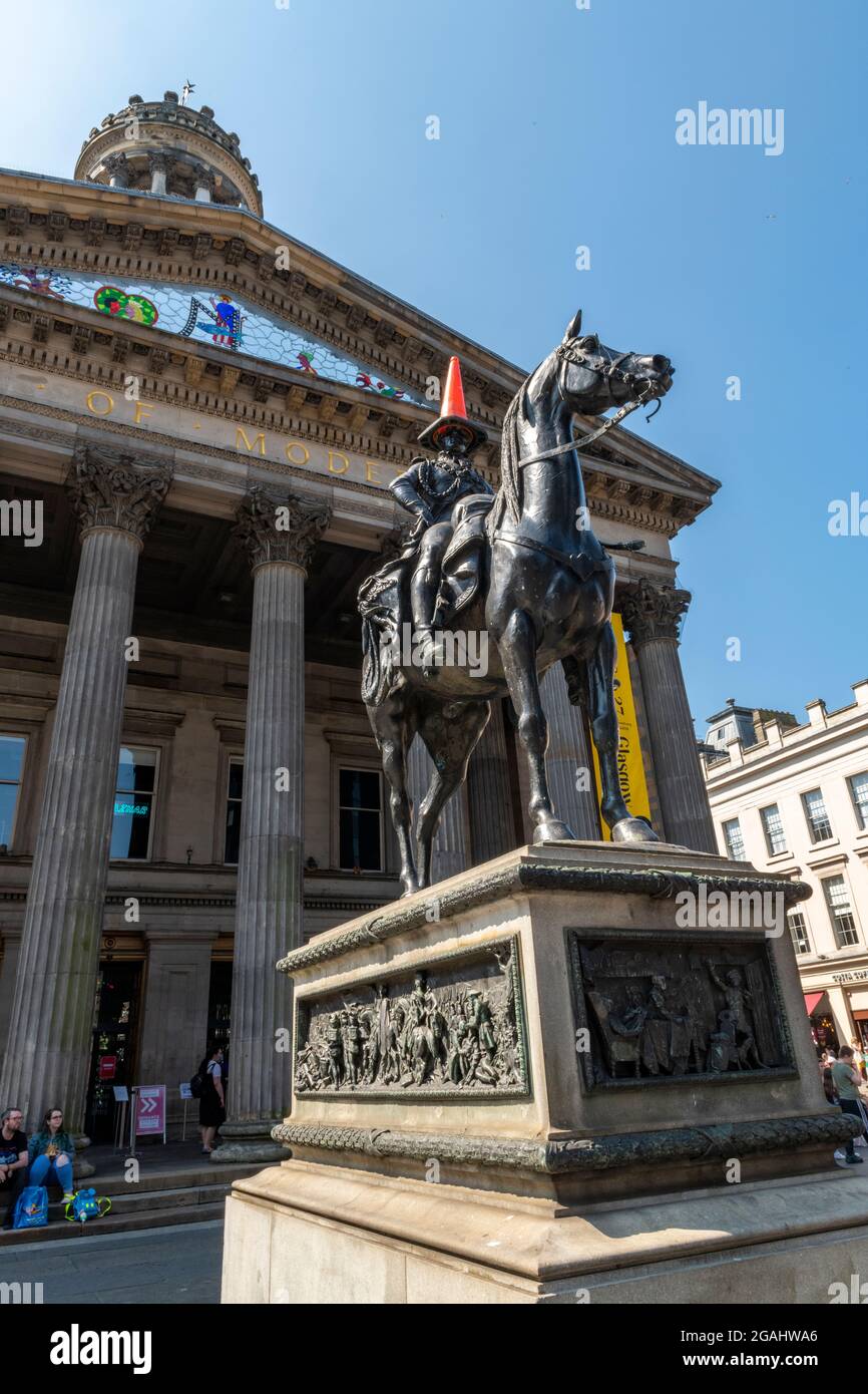 statue of the duke of wellington, sculpture in glasgow, glasgow ...