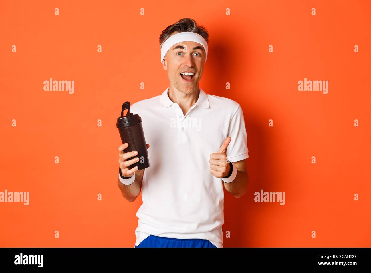 Portrait of healthy and active middle-aged fitness guy, wearing gym ...