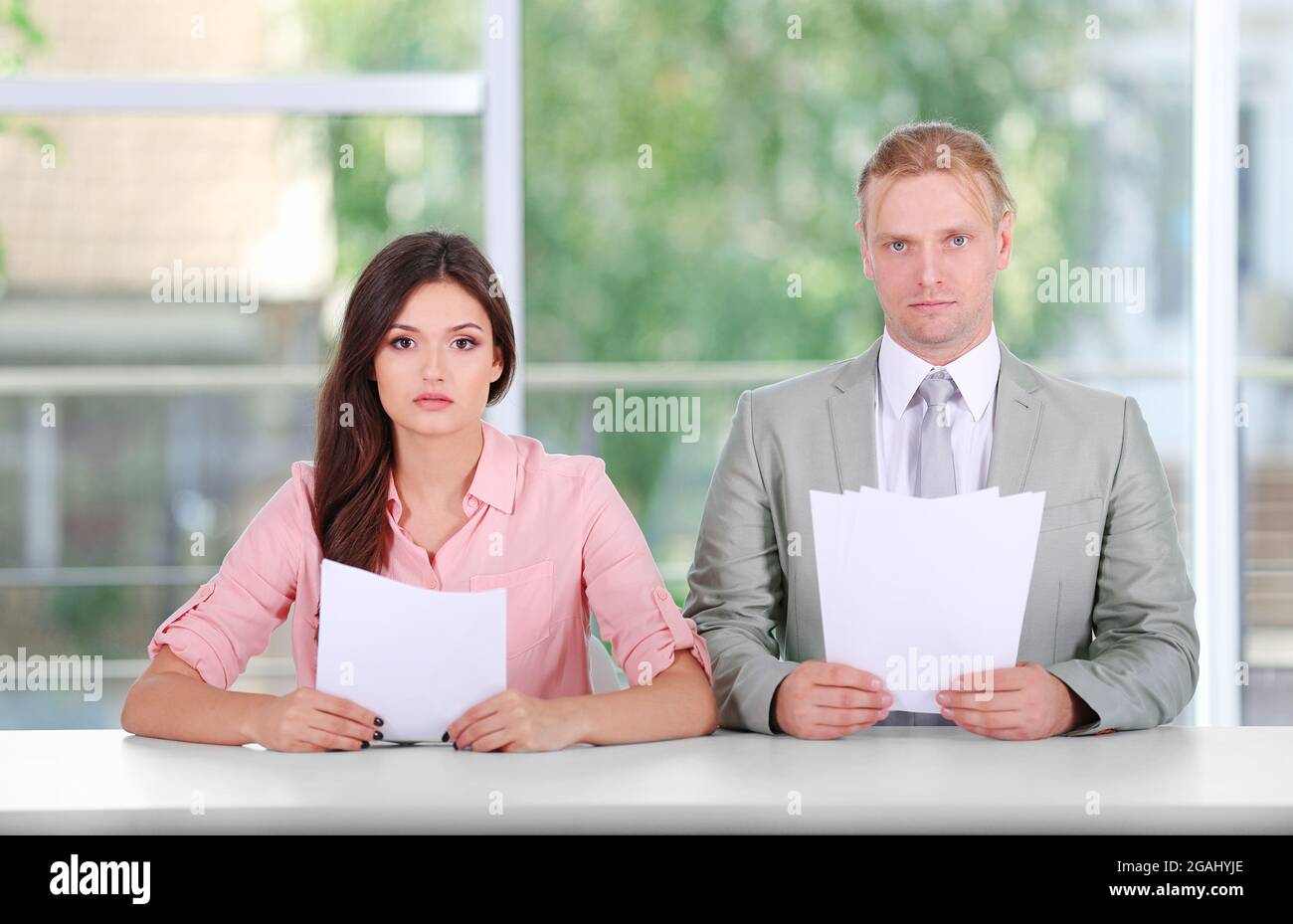 TV anchor training for telling news Stock Photo - Alamy