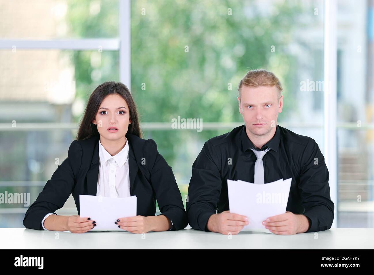 TV anchor training for telling news Stock Photo - Alamy