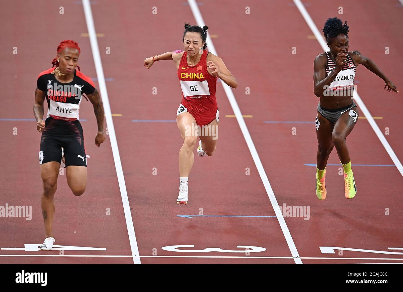 Tokyo, Japan. 31st July, 2021. Ge Manqi (C) of China competes during ...