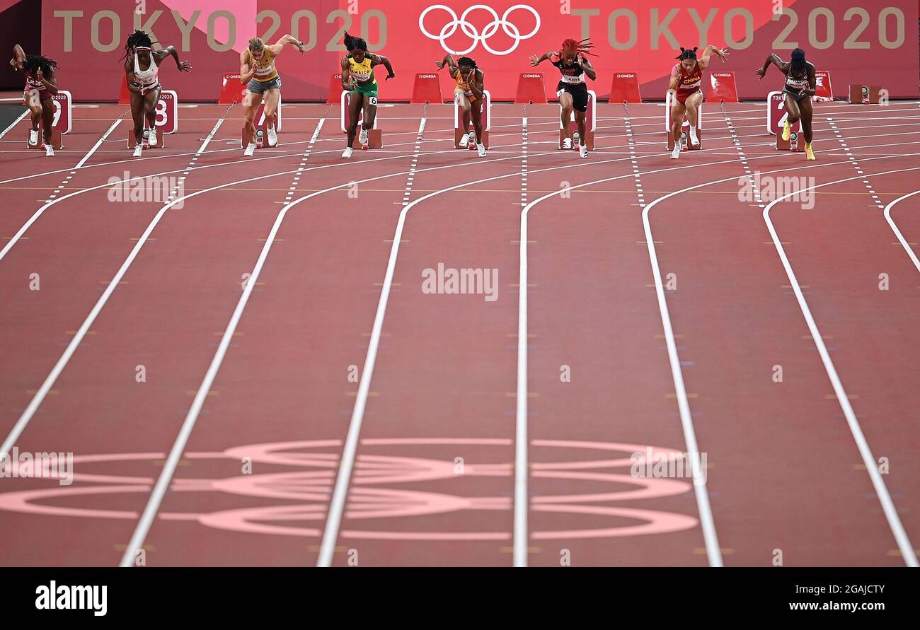 Tokyo, Japan. 31st July, 2021. Ge Manqi (2nd R) of China competes ...