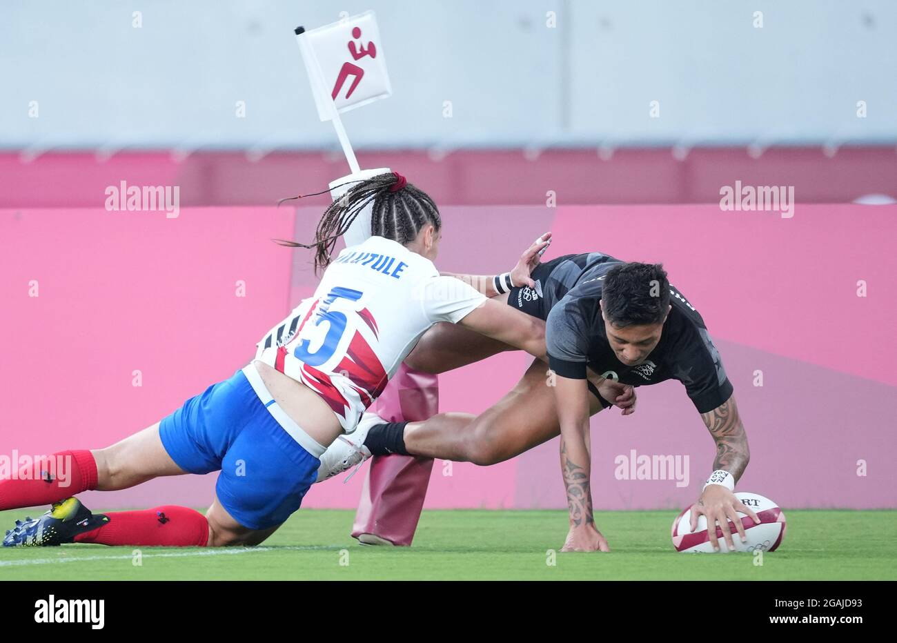 Tokyo, Japan. 31st July, 2021. Gayle Broughton (R) of New Zealand ...