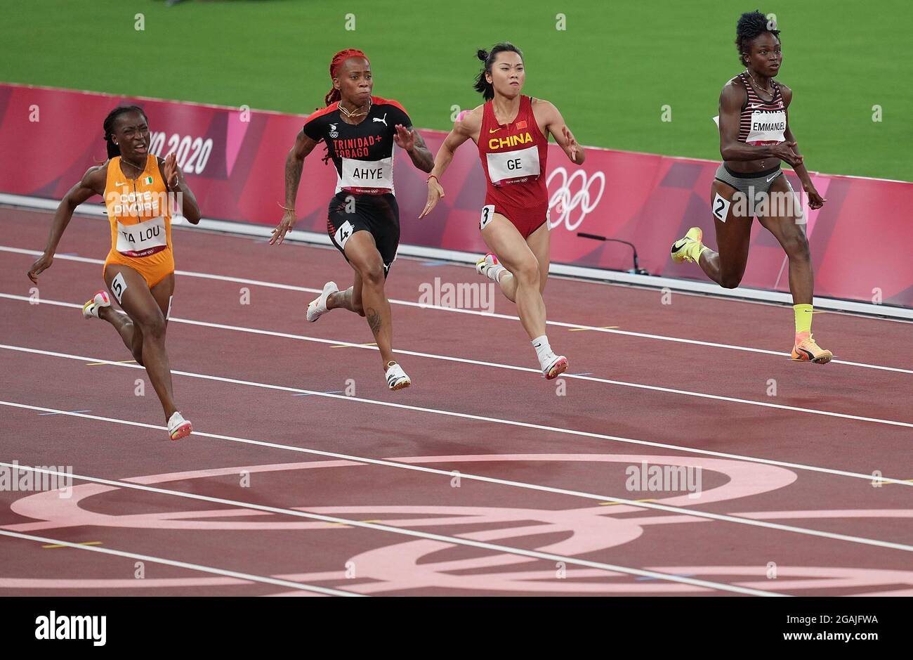Tokyo, Japan. 31st July, 2021. Ge Manqi (2nd R) of China competes ...