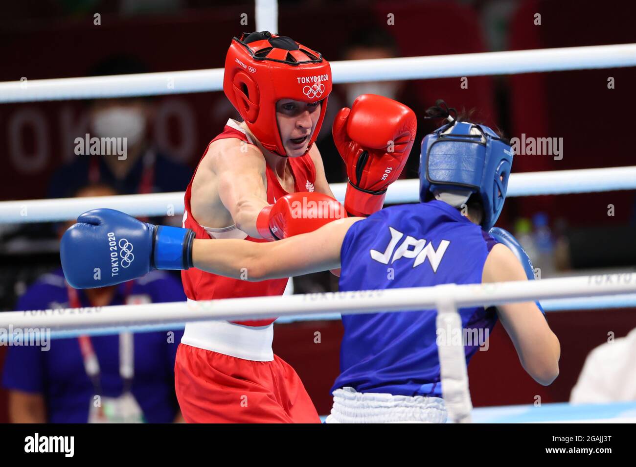 Tokyo, Japan. 31st July, 2021. ARTINGSTALL Karriss (GBR) (blue) vs IRIE Sena (JPN) (red) Boxing ...