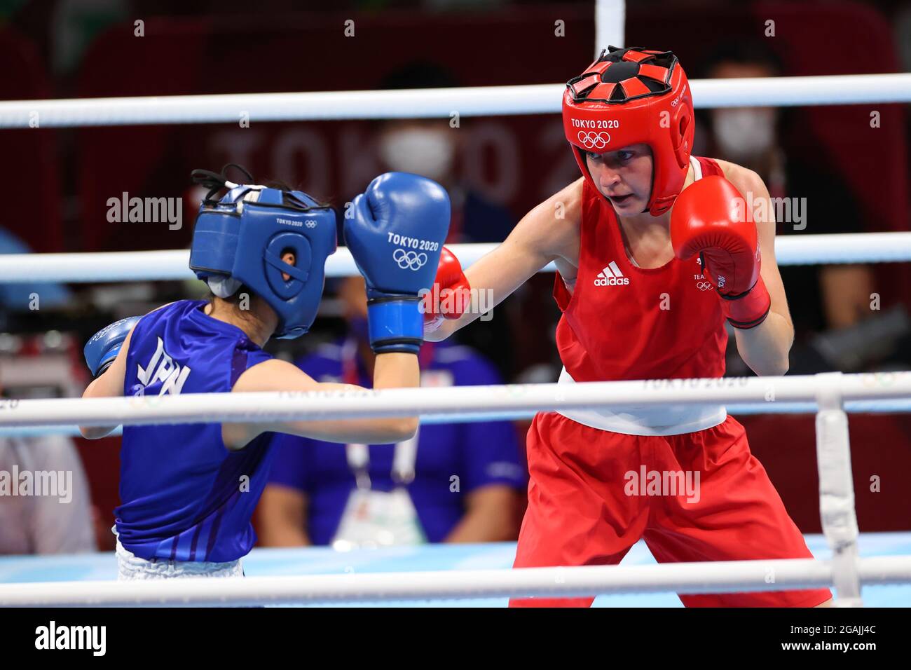 Tokyo, Japan. 31st July, 2021. ARTINGSTALL Karriss (GBR) (blue) vs IRIE Sena (JPN) (red) Boxing ...