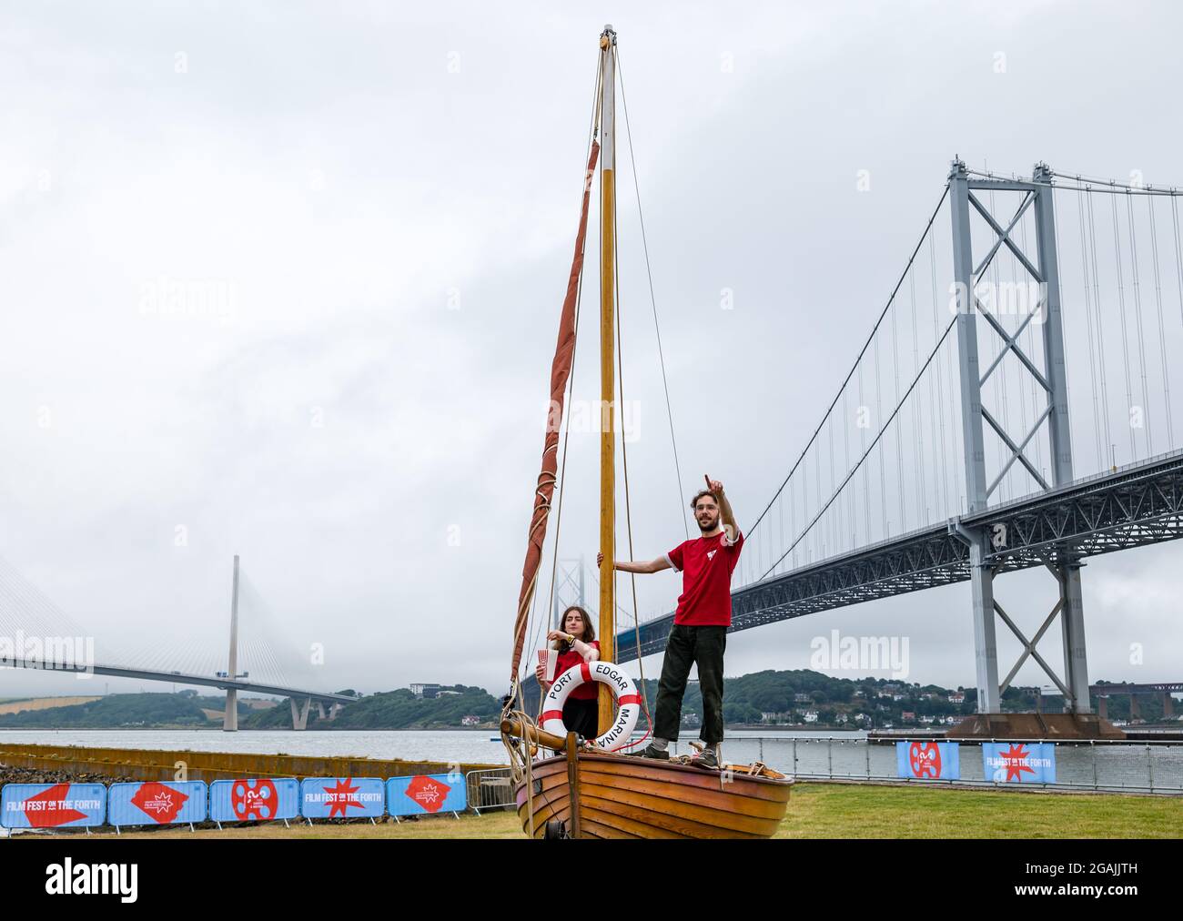 Small wooden suspension bridge hi-res stock photography and images - Alamy