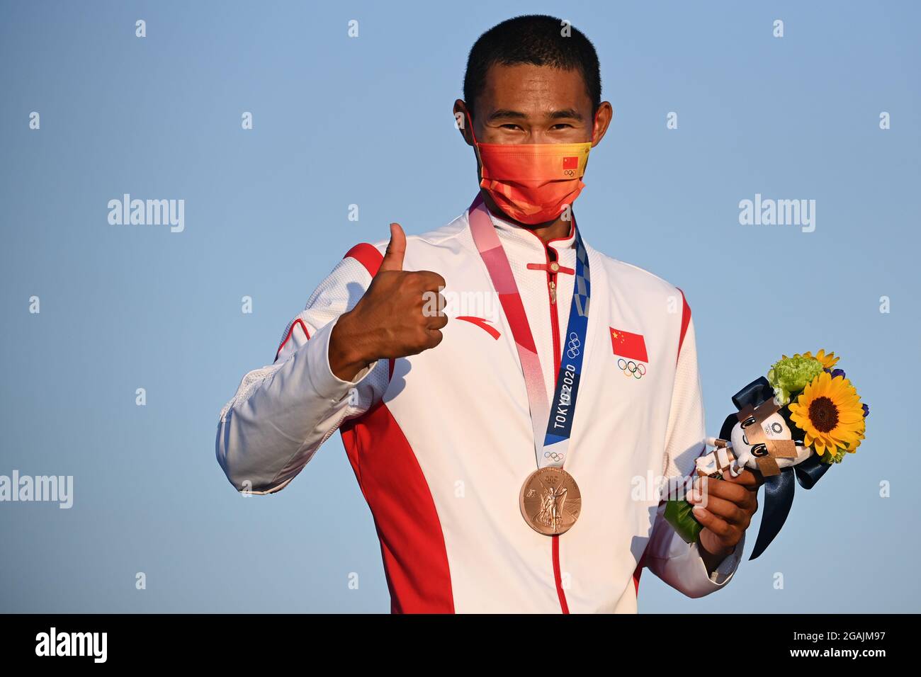 Kanagawa, Japan. 31st July, 2021. Bi Kun of China poses at the awarding ...