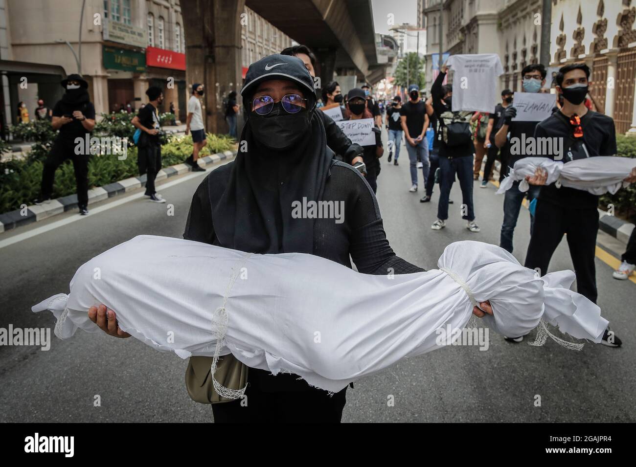 Corpse wrapped hi-res stock photography and images - Alamy