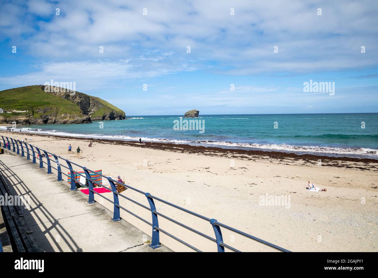 Cornwall, UK. 31st July 2021,Families enjoyed the sunshine on the beach ...