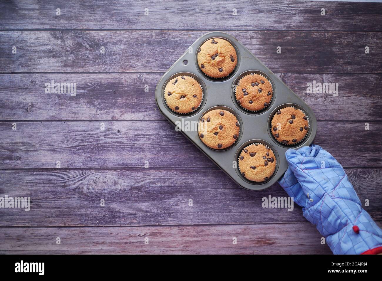Muffin tray on color hi-res stock photography and images - Alamy