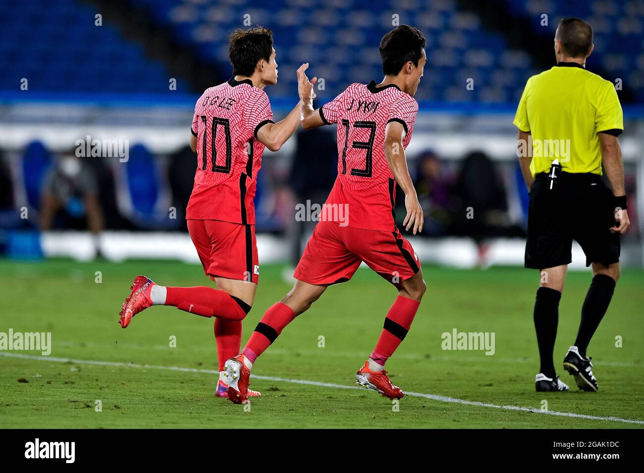 YOKOHAMA, JAPAN - JULY 31: Dong-gyeong Lee of South Korea celebrates ...