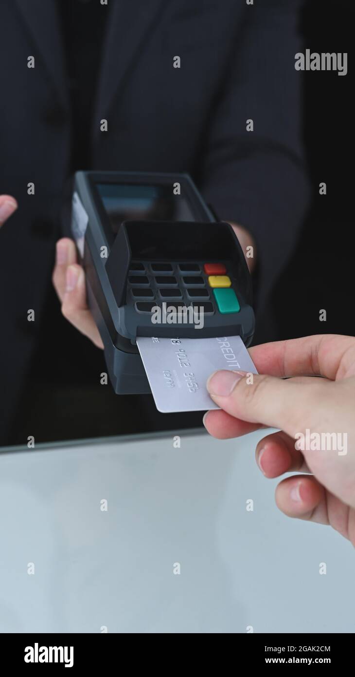 Swiping machine hi-res stock photography and images - Alamy