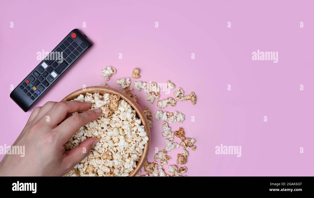 Bucket popcorn hand man hi-res stock photography and images - Alamy
