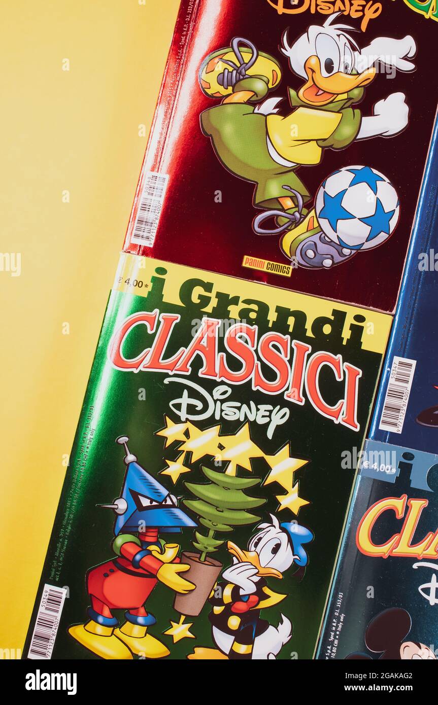 Disney cartoon characters hi-res stock photography and images - Alamy