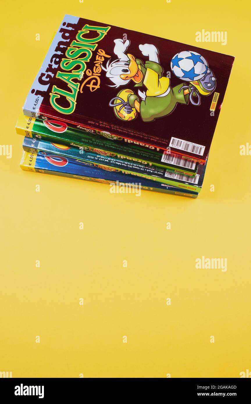 Disney cartoon characters comic books - Italian edition Stock Photo - Alamy