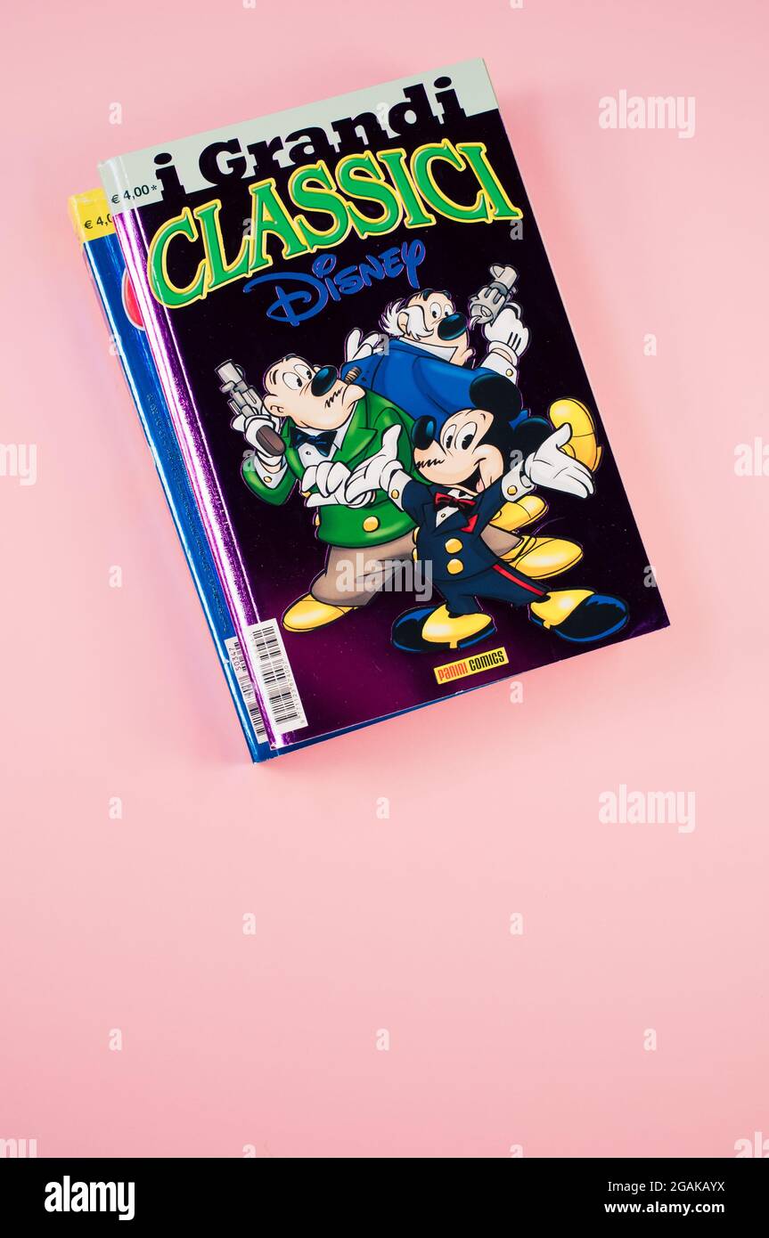 Disney cartoon characters comic books - Italian edition Stock Photo - Alamy