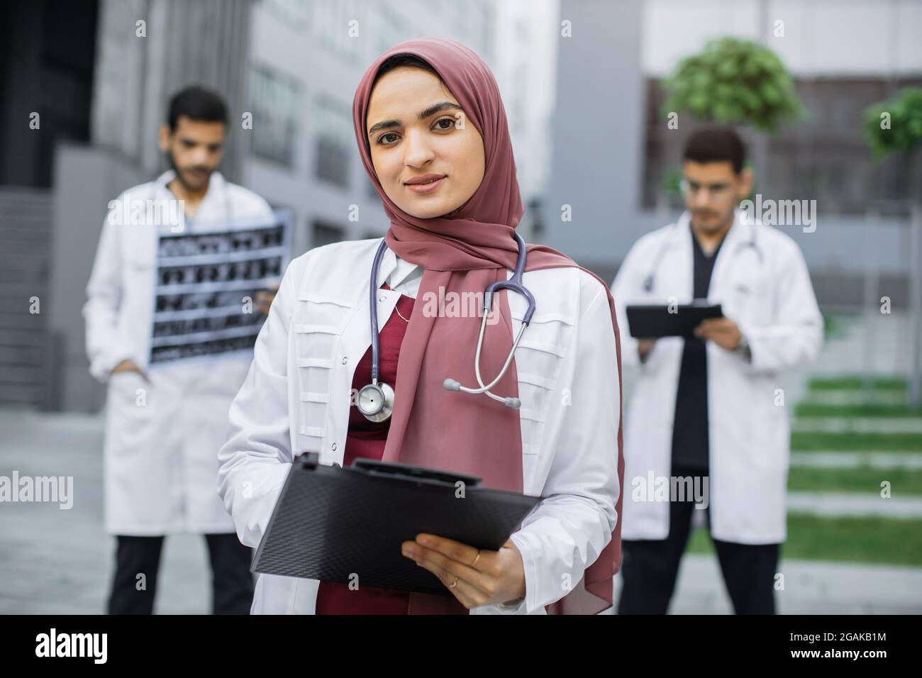 Saudi doctor hospital hi-res stock photography and images - Alamy