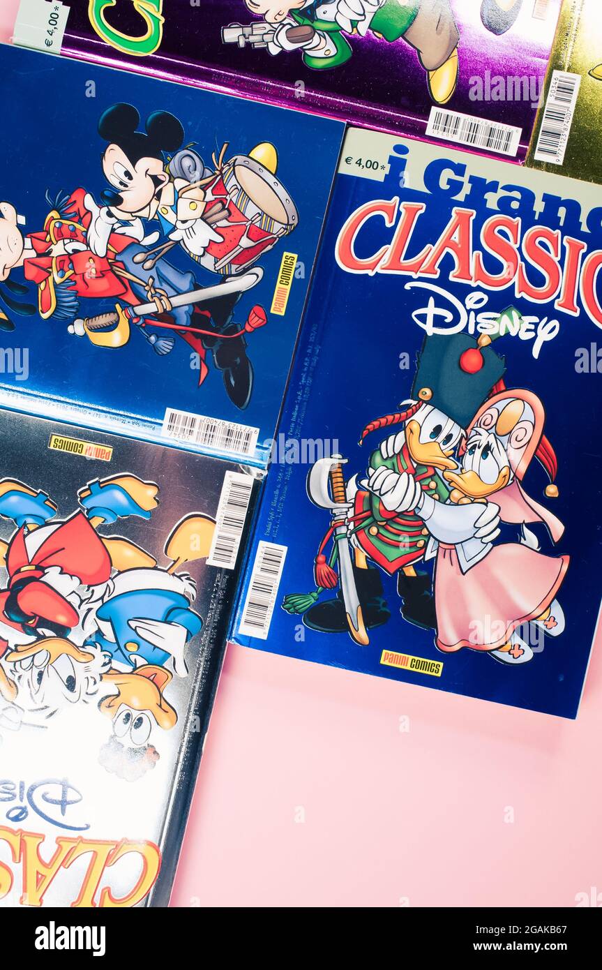 Disney cartoon characters comic books - Italian edition Stock Photo - Alamy