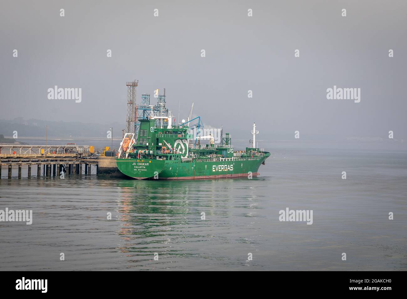 Oil tanker jetty hi-res stock photography and images - Alamy
