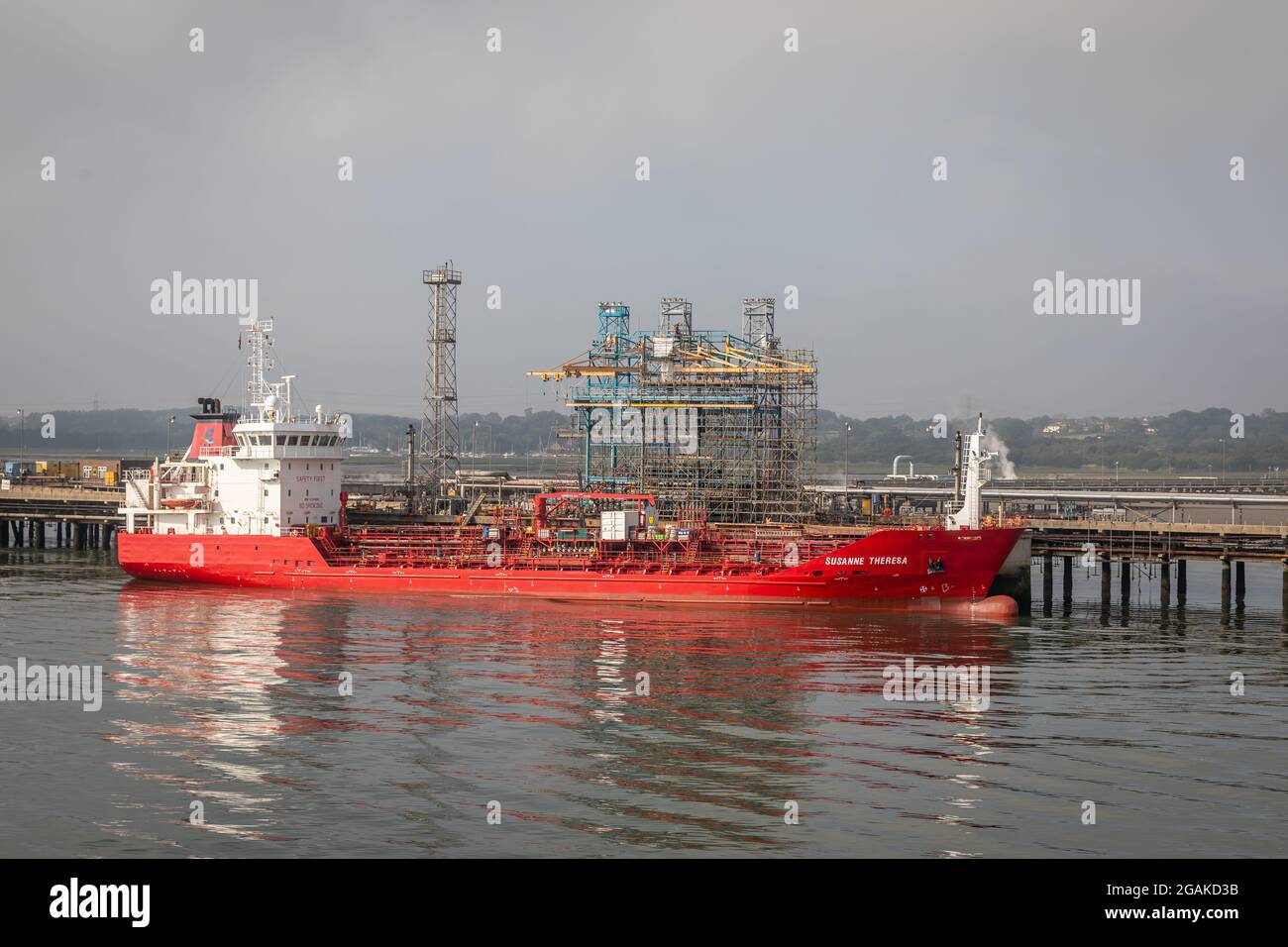 Oil refinery tank hi-res stock photography and images - Alamy