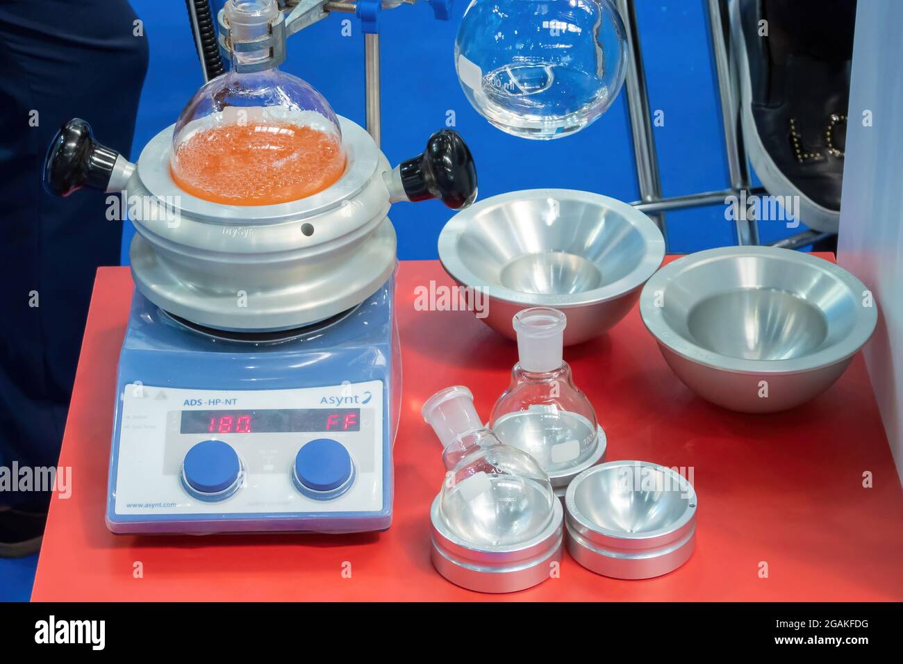 Medical device manufacturing hi-res stock photography and images - Alamy