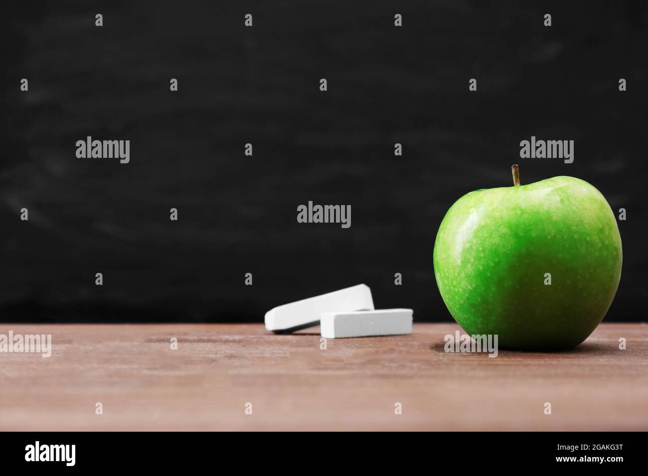 Green apple and chalk on blackboard background Stock Photo - Alamy
