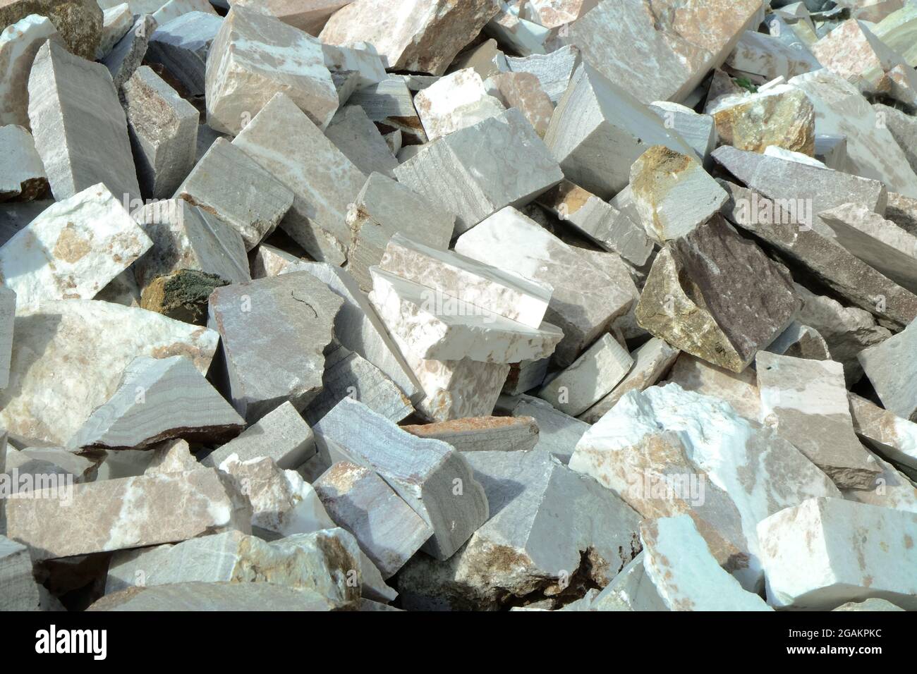 Broken natural stones background Stock Photo - Alamy