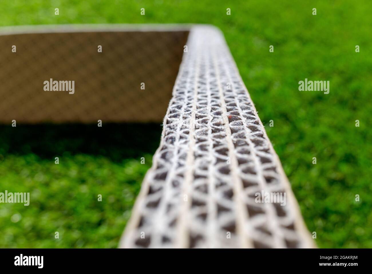Cross section and detail of a corrugated fiberboard cardboard with type ...