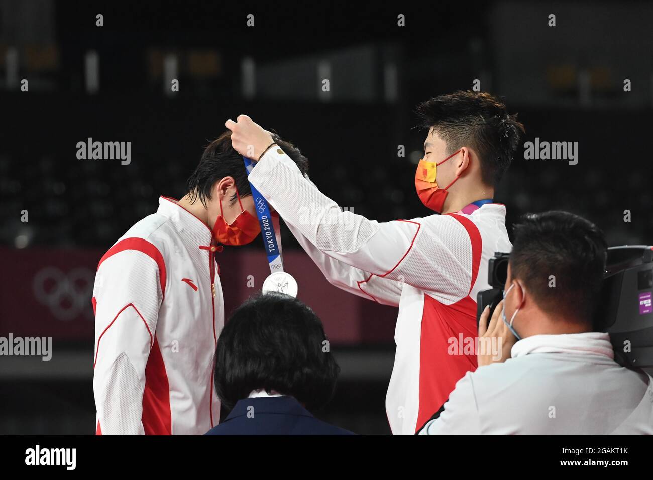 Tokyo, Japan. 31st July, 2021. Liu Yuchen (R) of China helps his ...