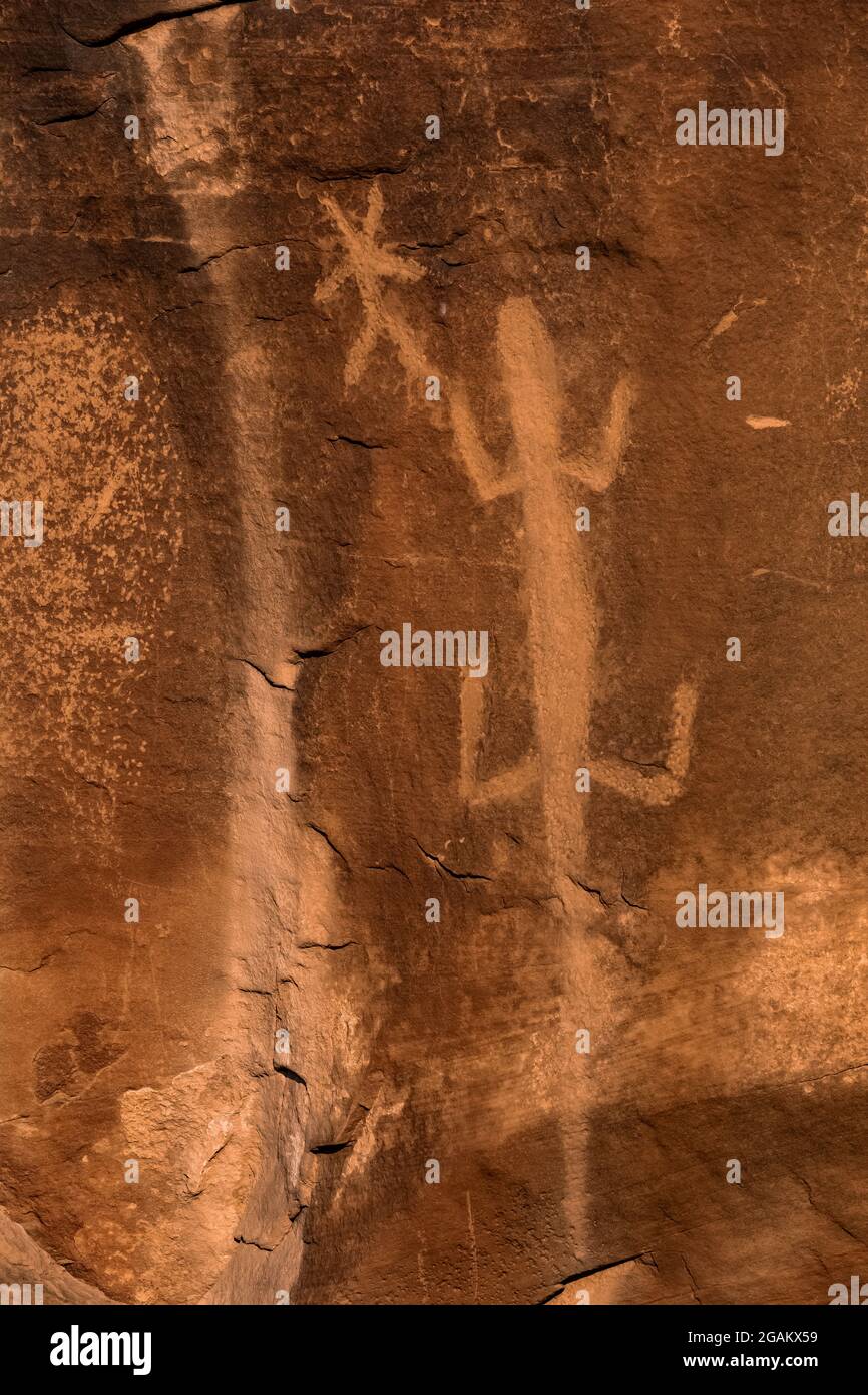 Lizard petroglyph panel at Cub Creek created by the Fremont People ...