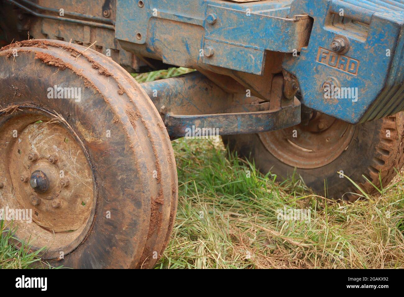 Ford New Holland 3.6L 4 cylinder 52.2kW diesel Farm Tractor (Model 5010 ...