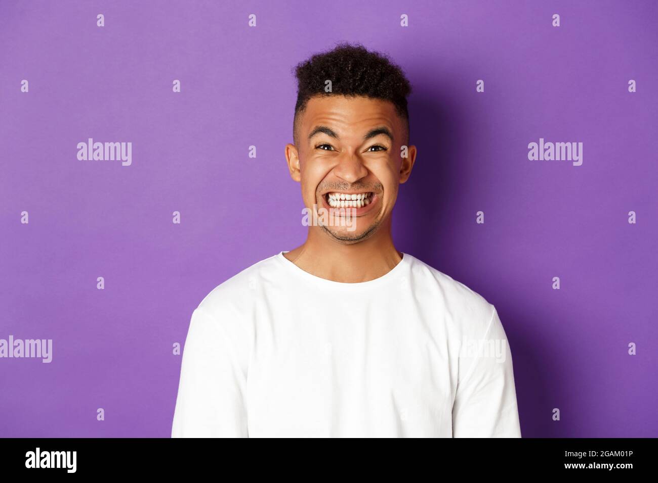 With a forced smile hi-res stock photography and images - Alamy