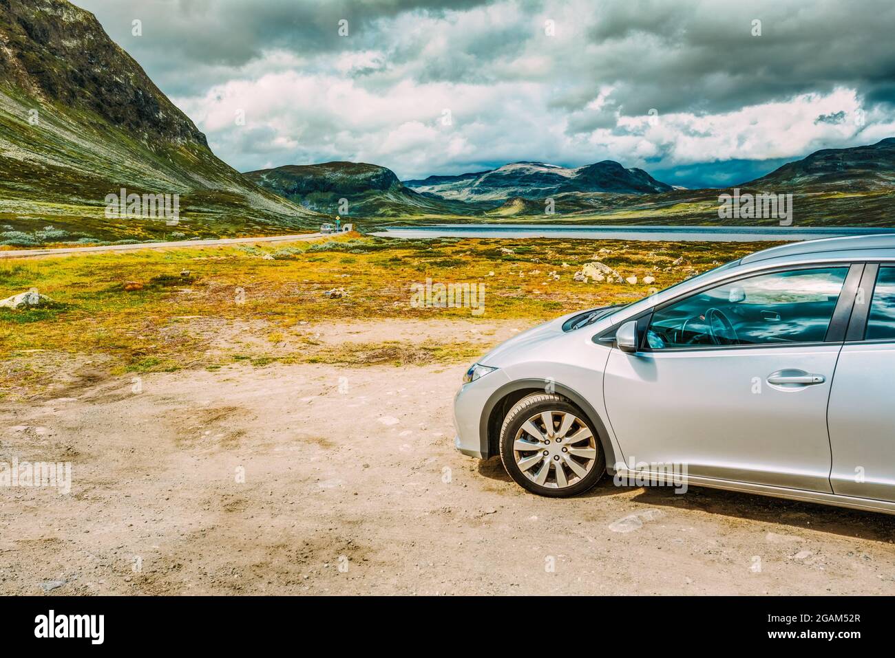 Car on roadside hi-res stock photography and images - Alamy