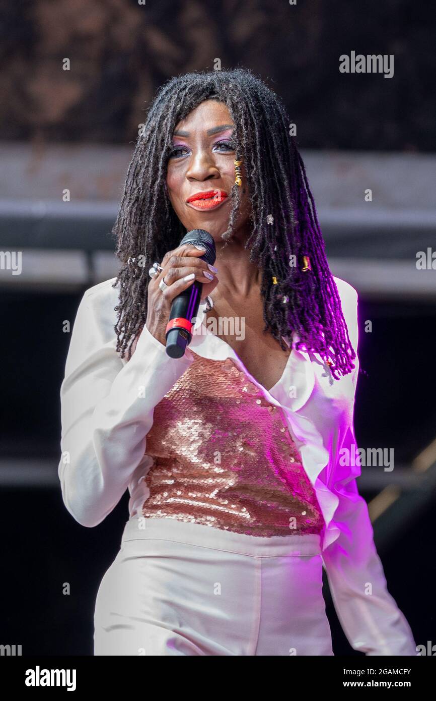 M people heather small hi-res stock photography and images - Alamy