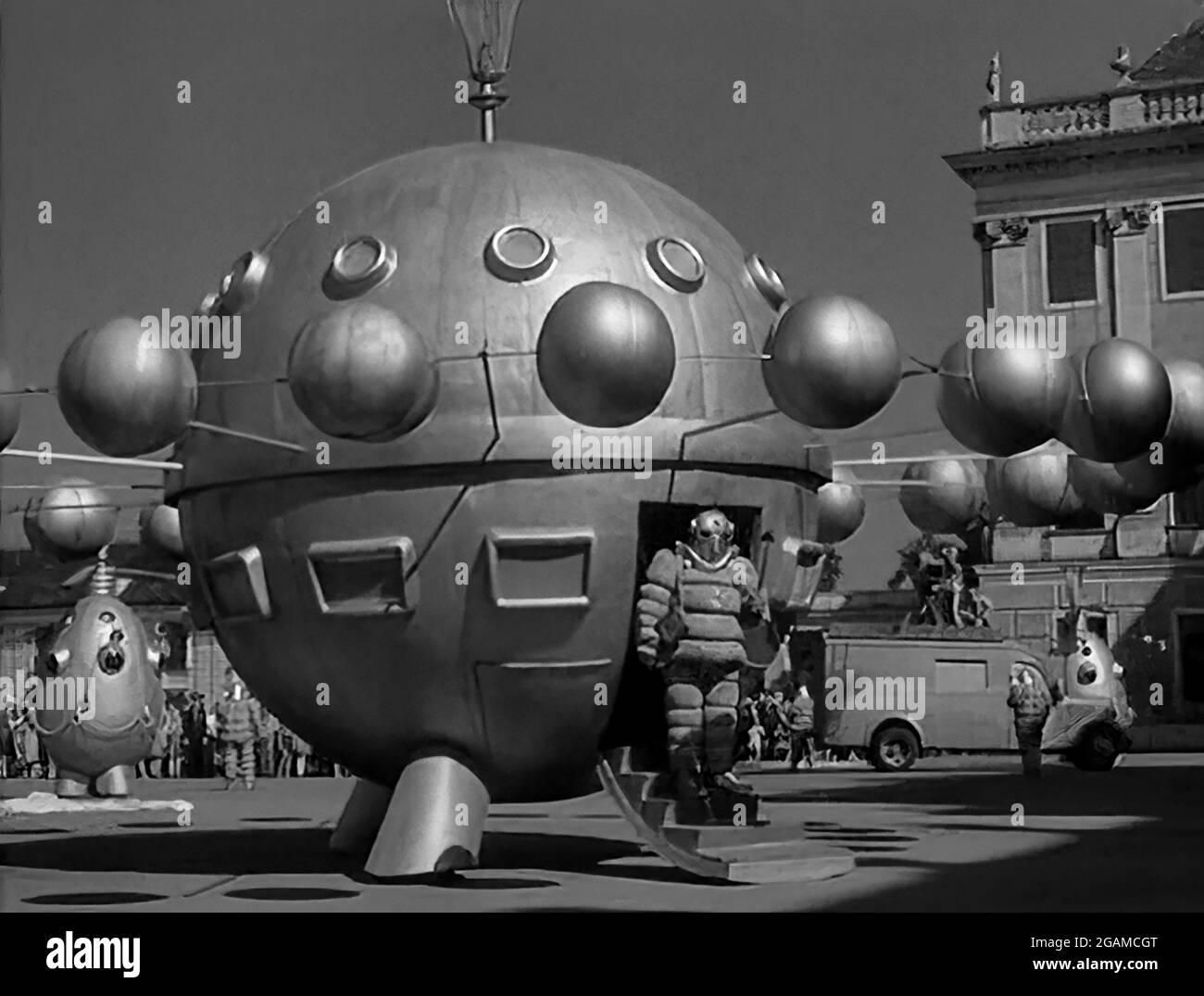 1950s science fiction hi-res stock photography and images - Alamy