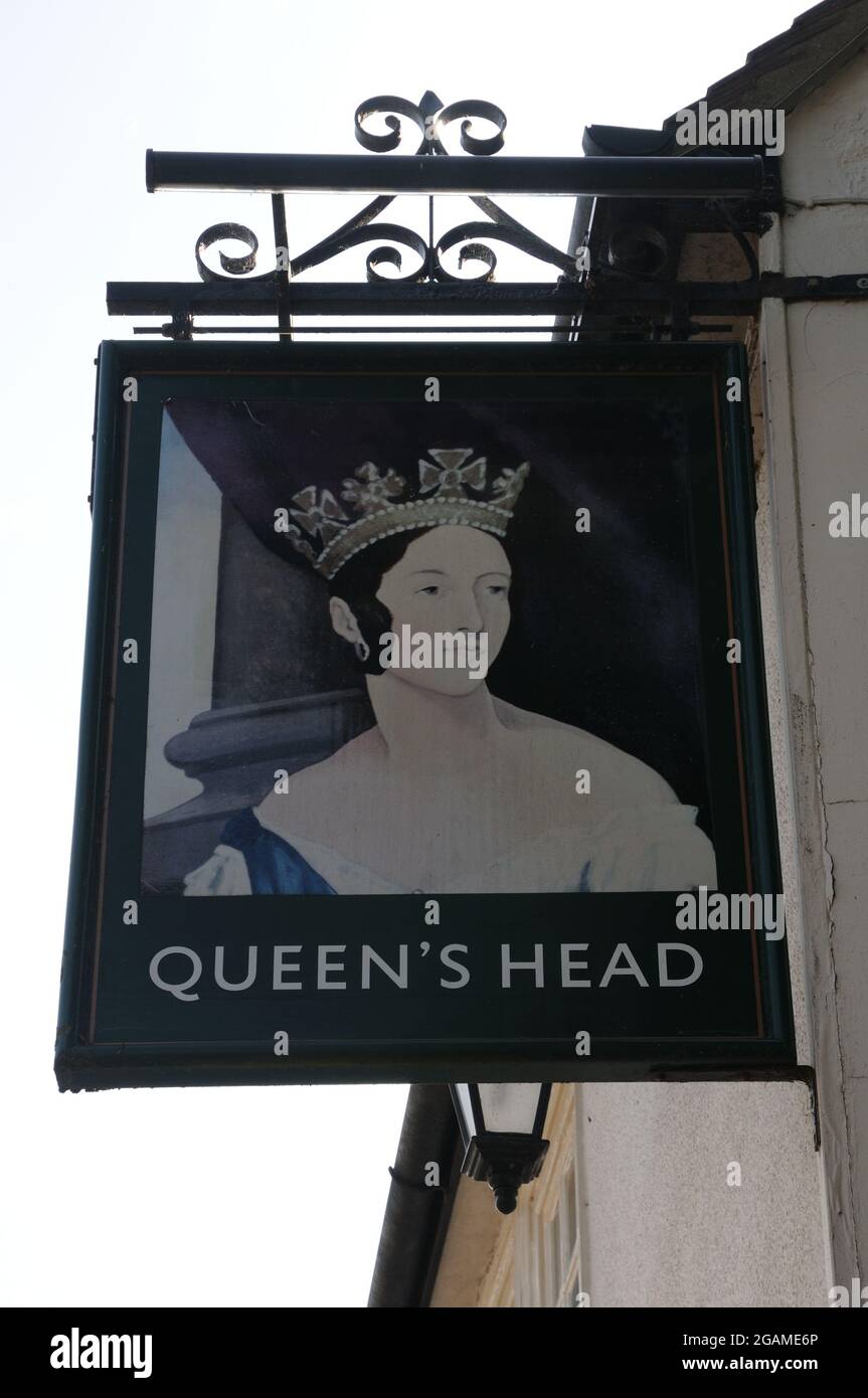 Queens head inn hi-res stock photography and images - Alamy
