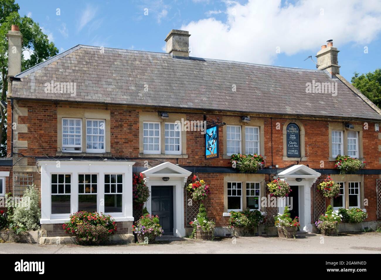The three Magpies Pub, Near Melksham Wiltshire Stock Photo - Alamy