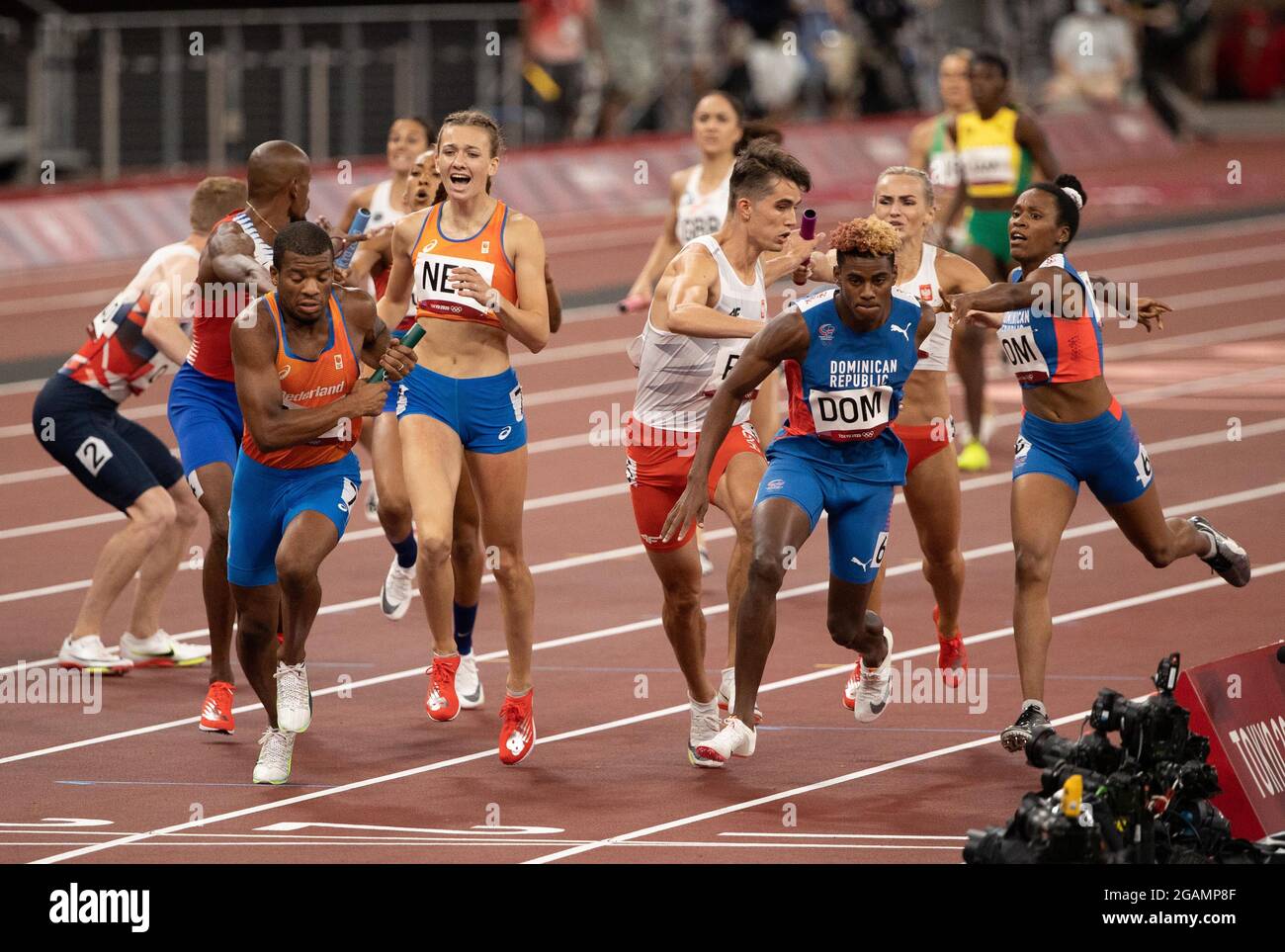Tokyo, Kanto, Japan. 31st July, 2021. compete in the Mixed 4 x 400 ...