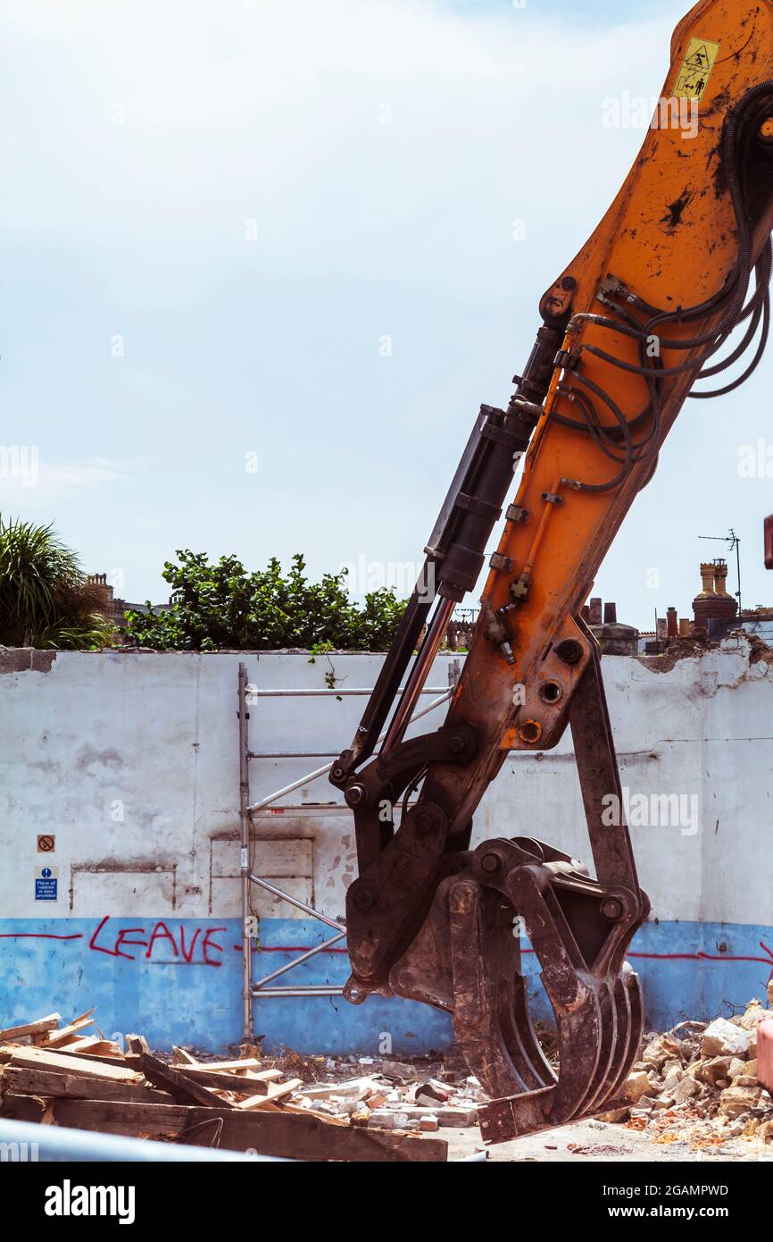 Demolition garage hi-res stock photography and images - Alamy