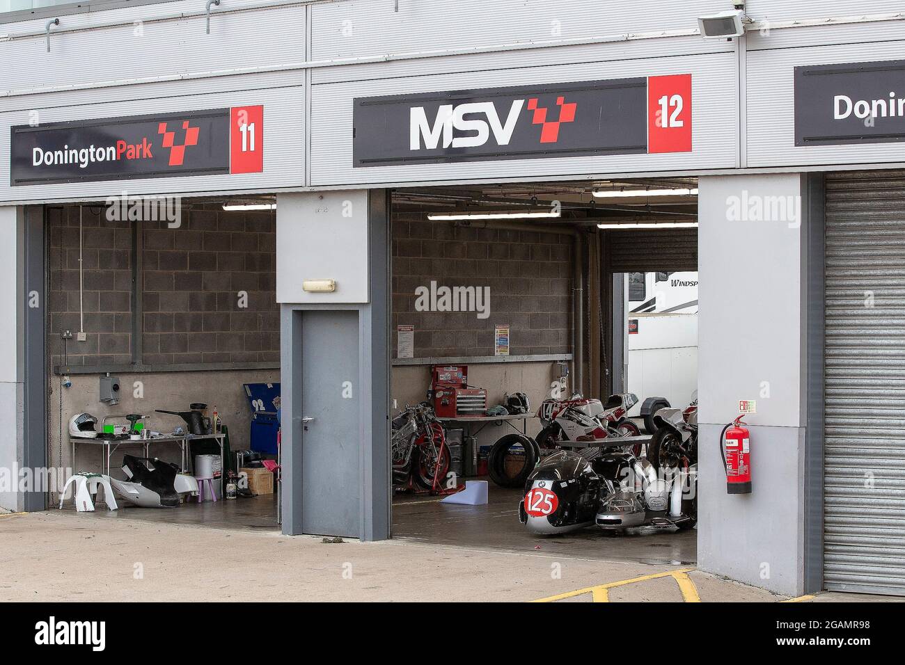 Pit garages hi-res stock photography and images - Alamy
