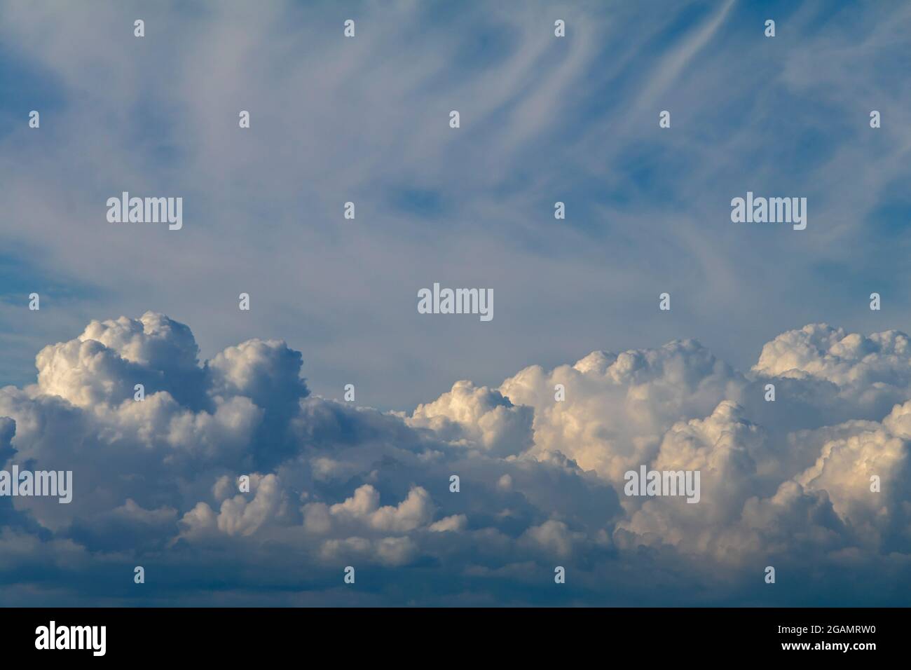Cumulus and stratocumulus hi-res stock photography and images - Alamy