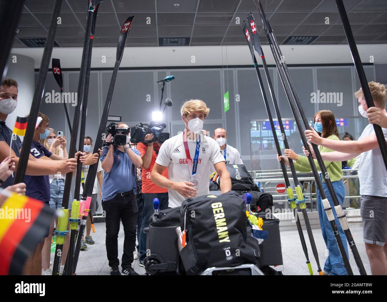 31 July 2021, Hessen, Frankfurt/Main: Rowers Jason Osborne (l) and ...