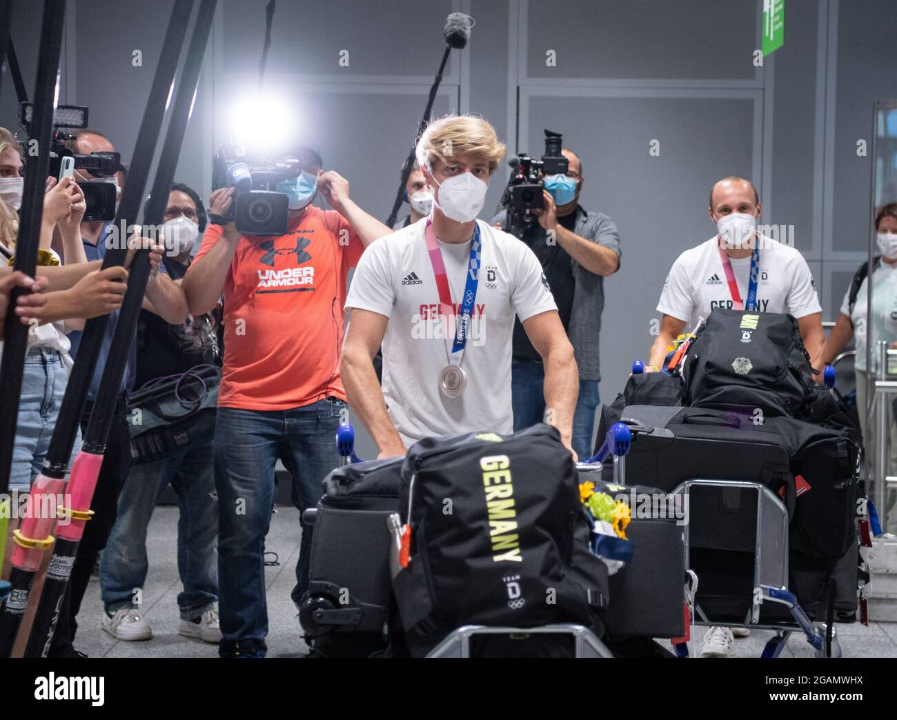 31 July 2021, Hessen, Frankfurt/Main: Rowers Jason Osborne (l) and ...