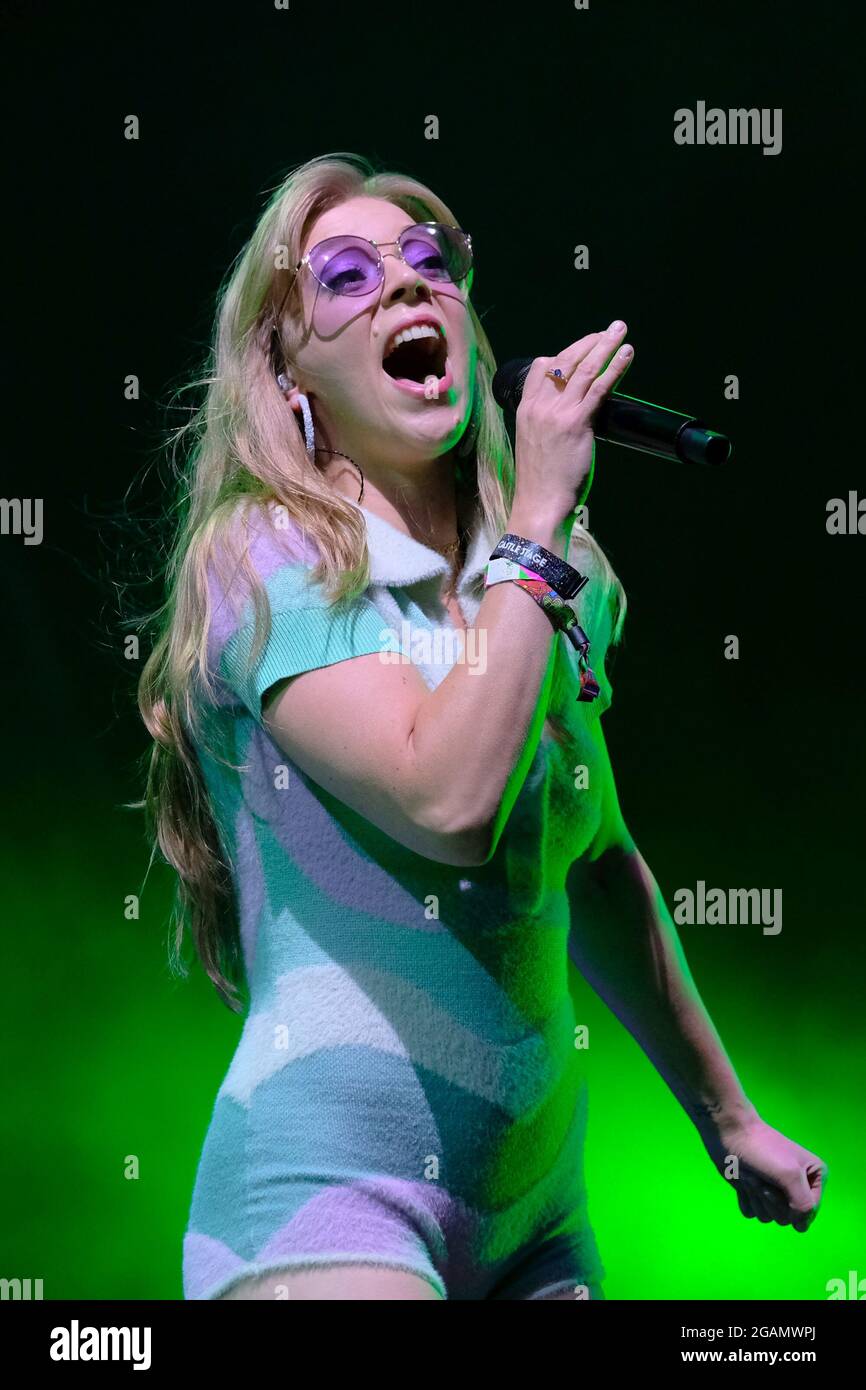 Becky hill 2021 hi-res stock photography and images - Alamy